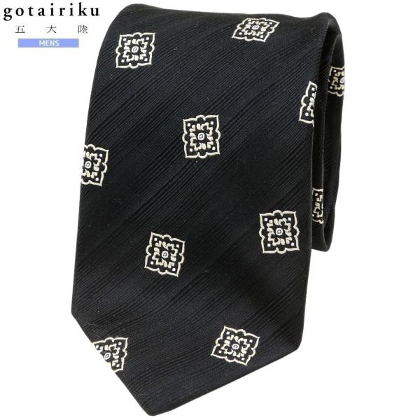 商品名：日本製 ハンドメイド 京都西陣 小紋柄 シルク ネクタイブランド：gotairiku生産国：日本サイズ：実寸ー大剣先8.5cm※多少の誤差はご了承下さい。素材：シルク100%カラー：ブラック系【モニタの環境によって色が異なる場合があ...