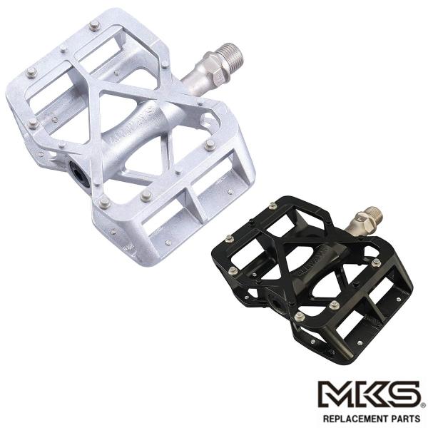 【商品仕様】 素材：アルミ サイズ：W84×L110mm（有効踏面 L92mm） 重量：381g カラー：シルバー/ブラック 機能・仕様：両面踏み面、トリプルシールドベアリング、トウクリップ装着不可、リフレクター取付不可 注意事項：トウクリ...