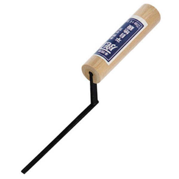 ●特長・腰が強く反りが出にくい本焼仕上です。・壁土がくっつき易く伸びが良いです。●用途・目地の塗り付けに●仕様・材質：刃部／鋼、柄／木・形状：平目地型・目地幅(mm)：4.5