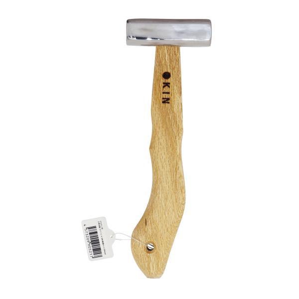 ●特長・狭いところでも使える！ 短い柄の八角玄能ハンマー。・かがむ作業が多く、床材に傷をつけたくない方におすすめです。・マルキン印オリジナルのハンマー柄250mmを使用。・柄が短くなるぶん軽く、腰に差していても邪魔にならず・腰袋にもコンパク...