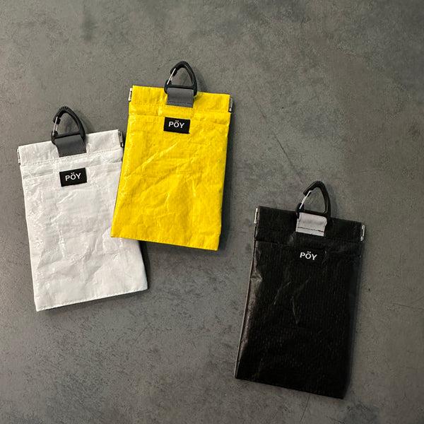 ★反射するリフレク素材を使用★WEEKEND(ER)らしいデザインのプリント★付属の樹脂パーツでハンドルなどに掛けられます★デイパックなどに付けておけば夜間に背後からの車のライトなどを反射し安全性を高めます★開けやすいようにコードを付けまし...