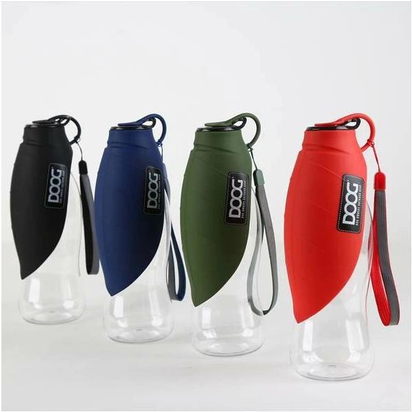 これ1つで、トイレ後のマナー処理・給水・ボトル交換の3つの役割を果たします。・お散歩中のトイレ後、簡単に処理できるエチケット機能付き。水をかけて清潔に保てるので、公共マナーもばっちり。・シリコン部分を裏返すだけで水受け皿に早変わり。そのまま...