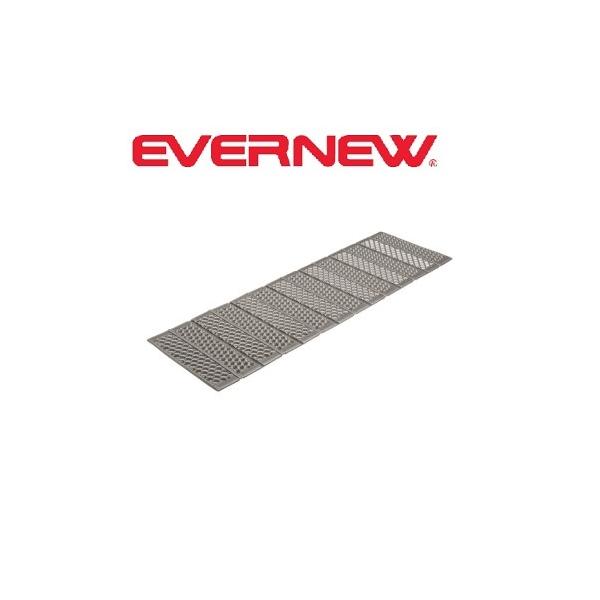 一般的なマットに比べて発泡率を高めに調整して軽量化、素材自体もしっとりと滑りにくい素材を採用しました。表面にアルミを蒸着させることで熱を反射します。寒い時期ならアルミ面を上にして体温を反射させることで暖かさを得ることが可能。暑い時期なら逆に...