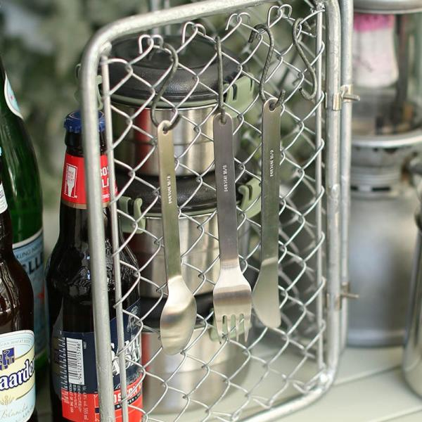 キャンプなどのアウトドアシーンにはもちろん、一般家庭やお店でも幅広く使えるステンレス製のカトラリー。軽量で小ぶりな作りなので、お子様用のキッズカトラリーとしても日常使いできそうです。 スプーン、フォークには耐食性・耐熱性に優れた18-8ステ...