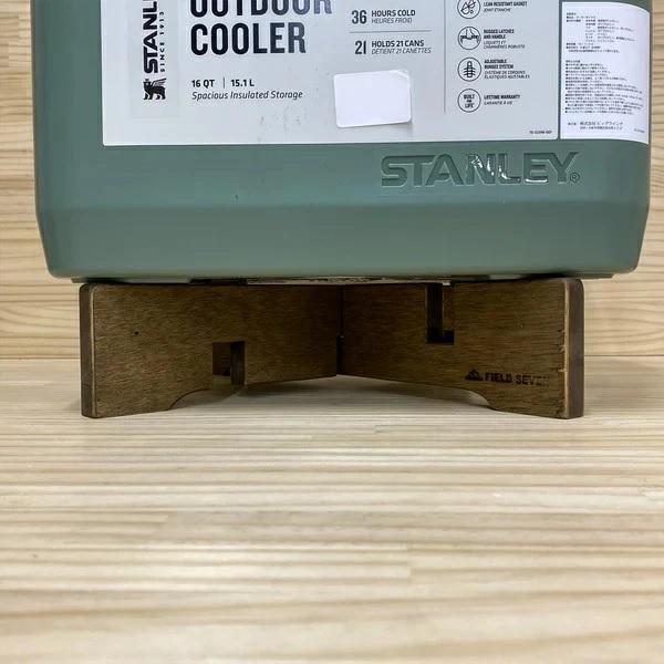 アウトドアでも自宅でも使いたい！そんな時にピッタリなのがこの「ストーブコンテナスタンド」キャンプやアウトドアでストーブなどの底面を傷つけたくない、汚したくない。アウトドアなどの屋外ではスタンドを付けて、屋内ではスタンドを外しての二刀流の使い...