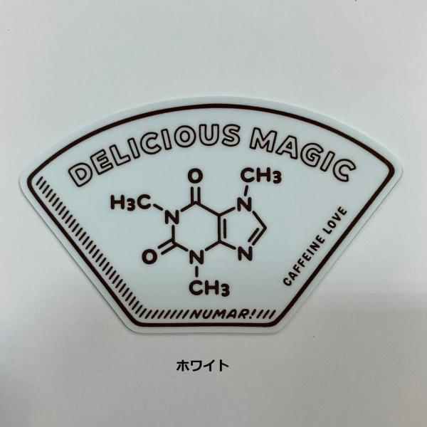 中央にはカフェイン分子構造。サイドにはCAFFEINE LOVEのメッセージ。コーヒー好き・理系好きの心をくすぐる、ちょっと知的でユーモラスな一枚です。耐水仕様でスマホケースやノートPC、スーツケース、ボトルなど様々なアイテムに貼れる高品質...