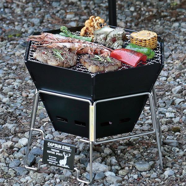 品番：UG-0070 CSブラックラベル ヘキサステンレス ファイアグリル M商品仕様：●製品サイズ/幅30x奥行26.5x高さ22cm ●収納サイズ/幅35x奥行33x厚さ5.5cm ●重量/1.8kg ●材質/本体・ロゴプレート：ステン...