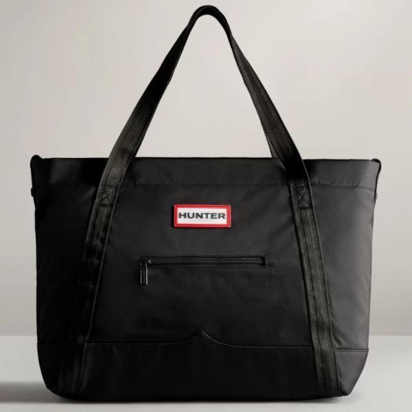 品番：UBS1202KBM-BLK NYLON TOPCLIP TOTE LARGE BLACK商品仕様：●深さ (センチ)：16 ●高さ (センチ)：33 ●幅 (センチ)：52 ●裏地：100%リサイクルポリエステル ●素材：ナイロン1...