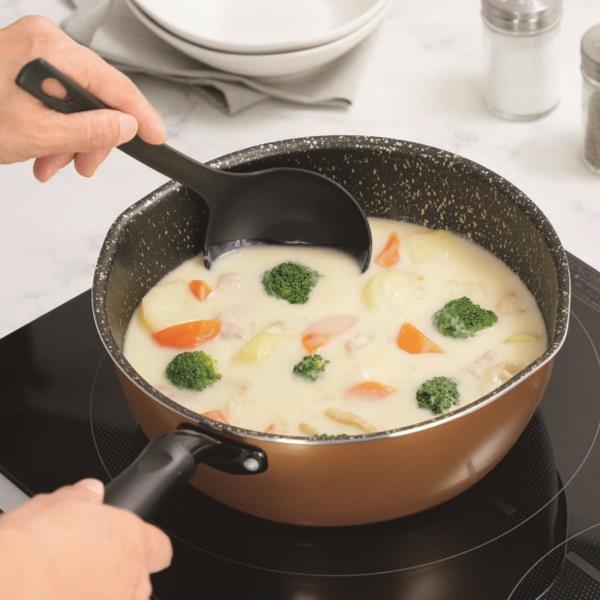 ●深型だから、フライパンにもお鍋にも！ ●茹でる・焼く・煮る・炒めるがこれひとつ！ ●そそぎやすい両口つき。 品番：FK-01 深kindness フカインドネス IH対応 深型両口マーブルフライパン 22cm商品仕様：【商品サイズ】405...