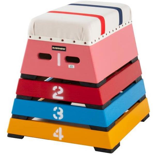 ●無骨なとび箱もカラフルにすると優しく見える。●指導ラインが入った保育園・幼稚園・小学校低学年向●年少者向けのとび箱は2cmの段ゴム。●その段ゴムがつくる空間で持ち手が無くても安全にヨコ持ちで運べる。●エバニューが考える安全●日本教材備品協...