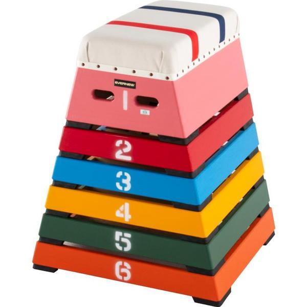 ●無骨なとび箱もカラフルにすると優しく見える。●指導ラインが入った小学校中学年向●年少者向けのとび箱は2cmの段ゴム。●その段ゴムがつくる空間で持ち手が無くても安全にヨコ持ちで運べる。●エバニューが考える安全●日本教材備品協会安全基準適合品...