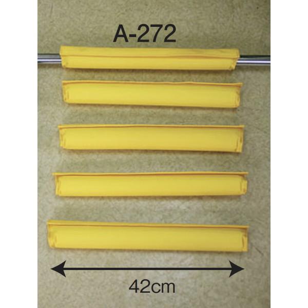 ●鉄棒に巻くだけで膝の裏やお腹を保護できます。品番：A-272 鉄棒サポートパット42（5本入）商品仕様：●寸法／長さ42cm×外径5cm×内径3cm●色／黄●中身／発泡ポリエチレン●外皮／ナイロン検索ワード：鉄棒 パット パッド サポート...