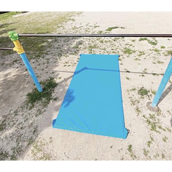 ●防水仕様。品番：D-546 鉄棒マット90商品仕様：●寸法／幅90cm×奥行き180cm×厚さ3cm●重量／4.5kg●主材／外被：エステル防水帆布／芯材：ポリエチレンフォーム検索ワード：鉄棒マット マット 鉄棒 防水 アカバネ