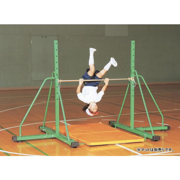 ●組立式で移動が簡単。●バーの高さは、650〜1550mmに調節可能。●ベースはアジャスター付きでグラつかない。品番：A-34 移動式低鉄棒商品仕様：●主材／スチール（ベース：100×50mm角、柱：50×50mm）●寸法／全幅2.7m×全...