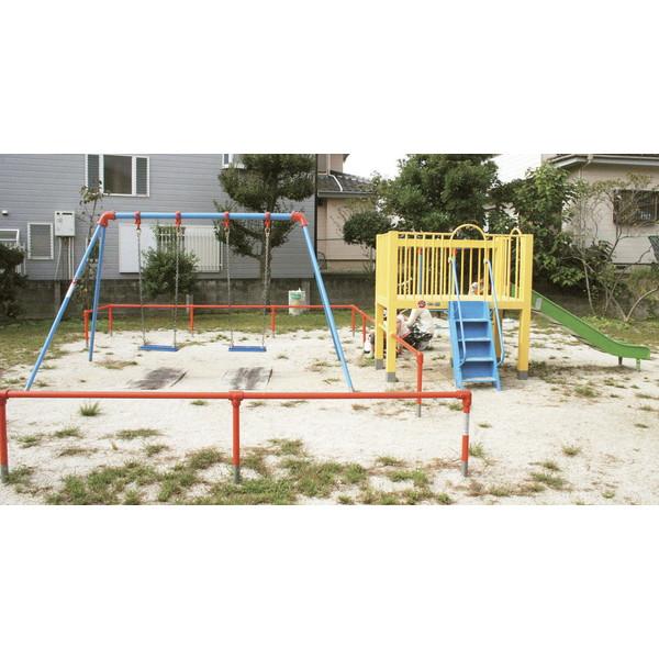 ●幼児に最適!●ブランコとスベリ台が合体した遊具です。品番：KB-124 ブランコ付コンビネーション商品仕様：●寸法／全長8.0m×奥行き6.9m×全高2.0ｍ●無鉛塗装●本製品は、「遊具の安全に関する規準」JPFA-SP-S:2024に準...