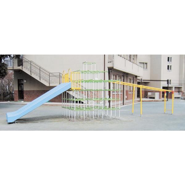 ●寸法／全長8.9m×全高2.7m×奥行2.2ｍ●無鉛塗装●本製品は、「遊具の安全に関する規準」JPFA-SP-S:2024に準拠しています。●本製品の鋼材、鋼管は亜鉛メッキ材使用。●※別途基礎工事が必要となる場合がございます。品番：KB-...