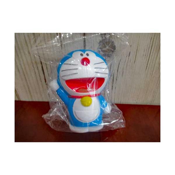 貯金箱 ドラえもん おもちゃ幅広い世代に人気の『ドラえもん』の可愛い貯金箱です！お子様の貯金箱に。半分にパカッと外すと中のお金を取り出すことができます！本体サイズ：100×75×70mm素材：ポリスチレン