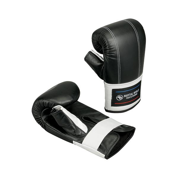 様々な場面で活躍するスタンダードモデル！あらゆる格闘技の練習やエクササイズで使用するパンチンググローブのスタンダードモデル。装着のしやすさと打ち応えのあるナックルパットは、打つ度に拳に心地良い感触を与えてくれる。初心者から使えるメガヒット商...