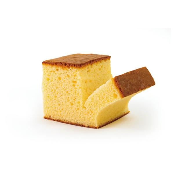 ●黒船カステラ石臼で挽いた小麦の香り、卵と砂糖の味わい。しっとりとした口あたりのカステラ。「さらに美味しくを」。黒船カステラは進化し続けます。カステラ職人は、日々努力を重ねます。素材のもつ自然の力と伝承と革新の技で、一枚一枚手焼きしたカステ...