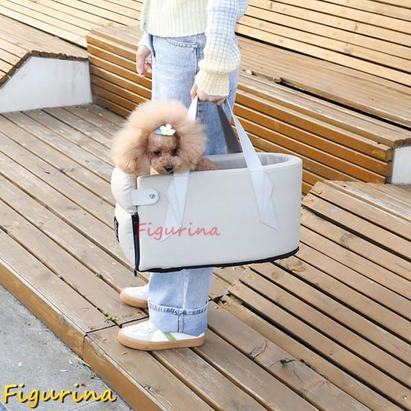【発売日：2024年07月27日】【軽量で持ち運びも楽チン】本体は軽量で愛犬を乗せたままでも簡単に持ち運びが可能です。前面のジッパーを下ろせば家でも使えるクッションベットとしても使用可能です。【楽に旅行】このドライブベッドは、ペットと一緒に...