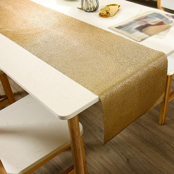 【発売日：2024年01月15日】★【厚みがありしっかりとした加工】丈夫な生地なので、机に敷いても簡単にズレないのが特徴です。長くお使いいただける上品です。 ※テーブルクロスの素材の特性により、机の角との摩擦により、接している部分の生地が薄...