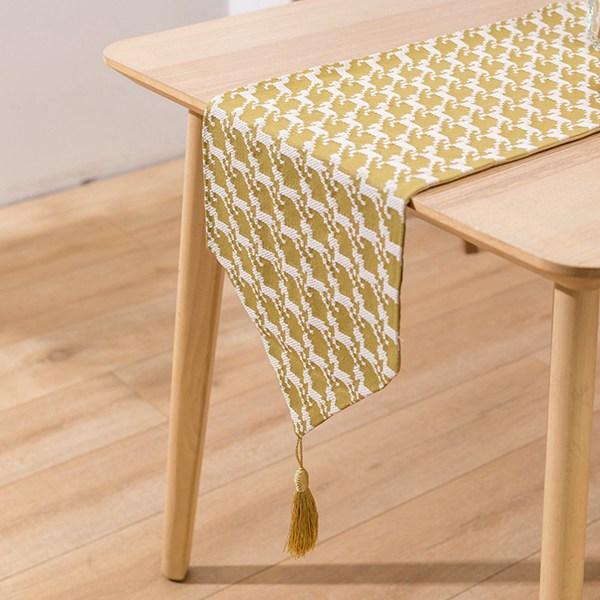 【発売日：2024年01月15日】★【デザイン豊富なテーブルクロス】季節やイベント、気分によって簡単に変えられるので、いつもの食卓がもっと楽しくなりますよ。 サッとテーブルにかけるだけで、和食にも洋食にも、どんな料理にも合います。定期的に替...