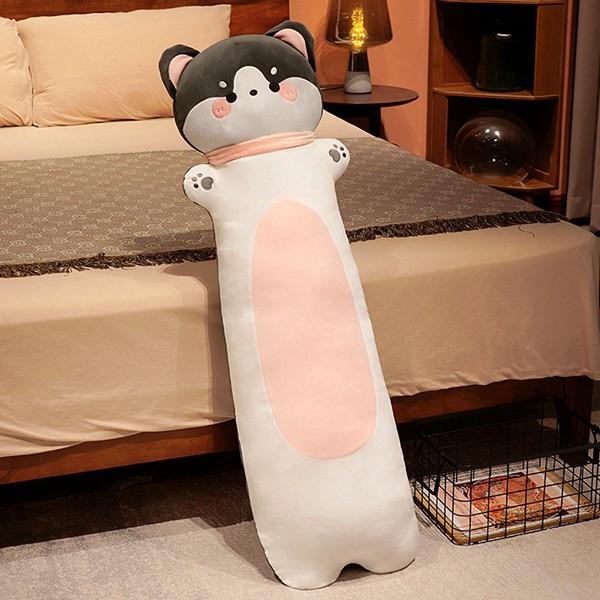 【発売日：2023年07月31日】【可愛い】猫のデザインなロングタイプ、抱き気持ちがいいクッション。もちもちふわふわで癒されます。抱きついたり肘置きにしてもＯＫ！ゴロゴロのお手伝いをさせて頂きます！頑張る人の、頑張らない時間をご提供いたしま...