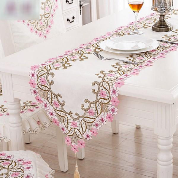 【発売日：2024年02月22日】★【雰囲気をよくする】上品な柄で、高級感もあり、落ち着いたお部屋の雰囲気を作ります、テーブルやお部屋の空間を豪華に演出します。★【機能性】汚れやしわに強い、摩擦にも強い、耐久性のあるテーブルランナーです。★...