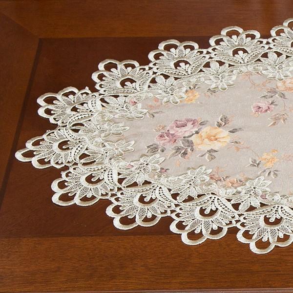 【発売日：2024年02月22日】★【細かい刺繍のレース】繊細で光沢のあるレースで仕上げた豪華のある仕上がりのテーブルセンターです。美しいオープンワークの花のデザインで、テーブルを芸術的でエレガントに見せます。 それはあなたの家のテーブルの...