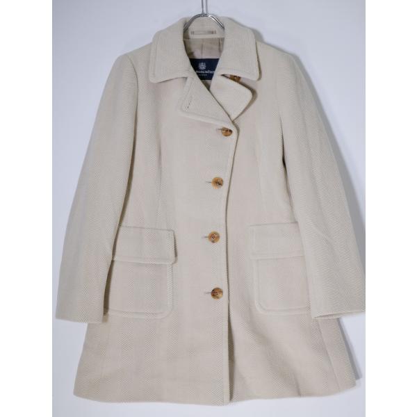 【ブランド】Aquascutumアクアスキュータム【アイテム】日本製 アンゴラウールヘリンボーンコート【サイズ】サイズ[９F] 肩幅約39.5cm/身幅約46.5cm/着丈約80cm/袖丈約59cm【カラー】アイボリー【素材】アンゴラ65％...