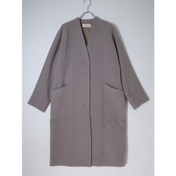 【ブランド】evam evaエヴァムエヴァ【アイテム】WOOL VELOR LONG COAT ウールベロアロングコート【サイズ】サイズ[1] 身幅約48cm/着丈約93cm/裄丈約73cm【カラー】otter gray【素材】ウール80％...