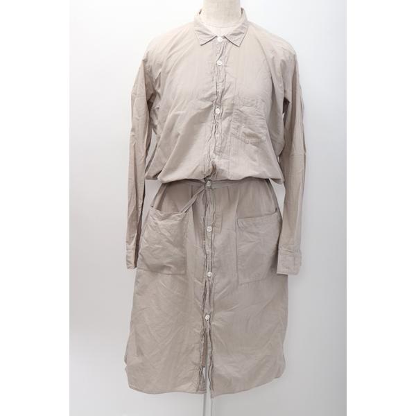 【ブランド】ゴーシュ【アイテム】コットンシャツワンピース【サイズ】サイズ[2] 肩幅約42cm/身幅約62cm/着丈約107cm/袖丈約55cm【カラー】グレーベージュ系【素材】コットン100％【状態】B:やや傷や汚れあり<br&gt...