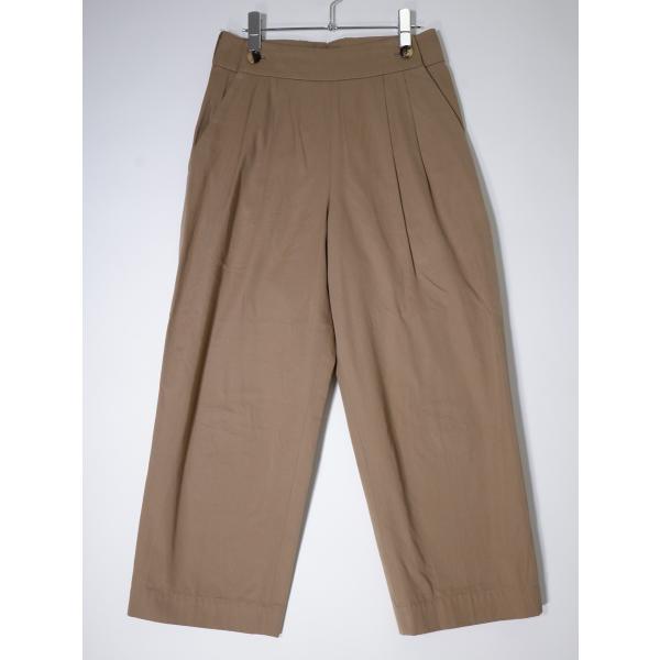 【ブランド】MARGARET HOWELL/マーガレットハウエル【アイテム】HIGHDENSE COTTON TWIL コットンツイルタックパンツ【サイズ】サイズ[1] ウエスト約68cm/ヒップ約100cm/股上約33cm/股下約60cm...