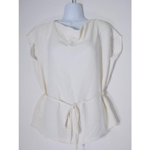 【ブランド】Massimo Duttiマッシモドゥッティ【アイテム】プルオーバードレープ ブラウス【サイズ】サイズ[サイズタグ欠損] 肩幅約54cm/身幅約54cm/着丈約56cm【カラー】オフホワイト【素材】不明【状態】B:やや傷や汚れあ...