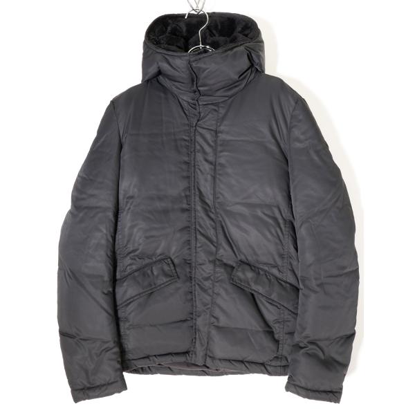 【ブランド】wjkダブルジェイケイ【アイテム】ナイロンダウンパーカージャケット【サイズ】サイズ[S] 肩幅約43cm/身幅約46cm/着丈約65cm/袖丈約64cm【カラー】ブラック【素材】ナイロン100% 中綿ダウン90%フェザー10%　...