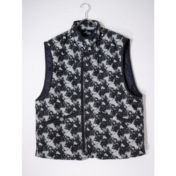 【ブランド】STONE ISLANDストーンアイランド【アイテム】2024SS SHADOW PROJECT Augment Abstract print Gilet Jacket中綿ベスト7519G0107新品【サイズ】サイズ[M] 肩幅...