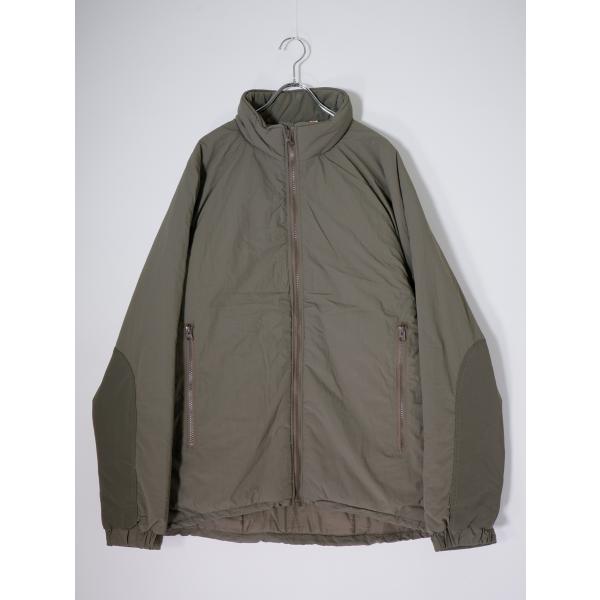 【ブランド】FREAK'S STOREフリークスストア【アイテム】2023AW LEVEL7 HIGH LOFT JACKETプリマロフト ジャケット【サイズ】サイズ[L] 身幅約64cm/着丈約80cm/裄丈約96cm【カラー】カーキ【素...