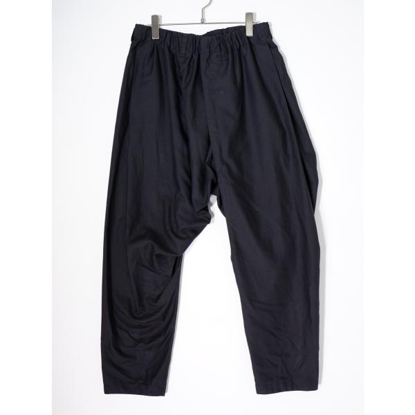 【ブランド】ISSEY MIYAKE MENイッセイミヤケ メン【アイテム】2022AW SWING パンツ【サイズ】サイズ[2] ウエスト約74〜90cm程度/ヒップ約114cm/股上約40cm/股下計測不能/わたり幅約36cm/すそ幅約...