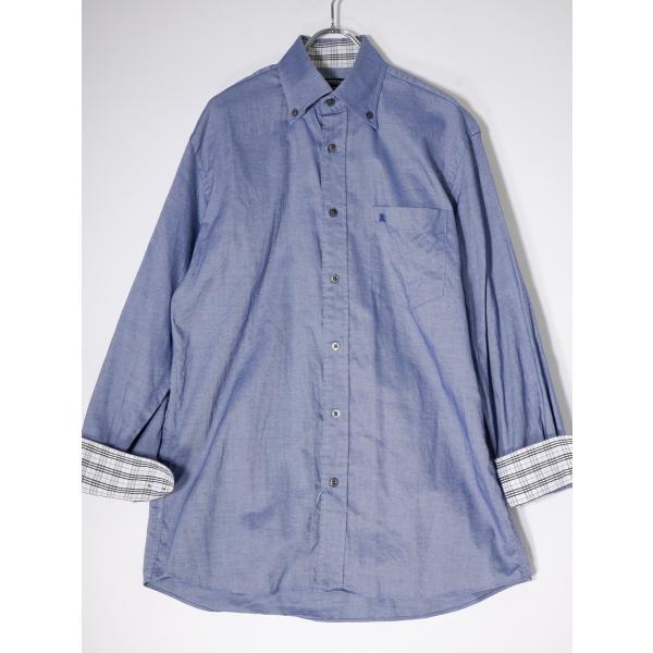 【ブランド】BURBERRY LONDONバーバリーロンドン【アイテム】裏チェック使い ホースマーク刺繍ボタンダウンシャツ【サイズ】サイズ[S] 肩幅約46.5cm/身幅約51.5cm/着丈約76cm/袖丈約57cm【カラー】多少光沢のある...