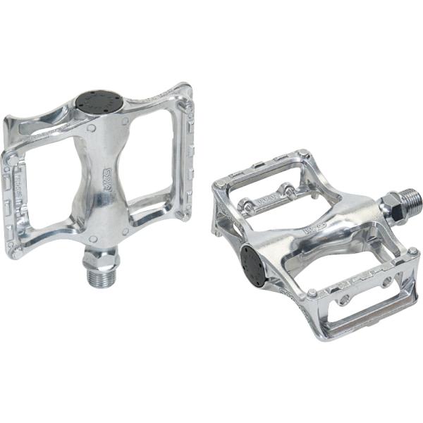 ■商品紹介・軸中心から前方に5mmほどオフセットした形状のペダル「シーホース」が新登場！・母指球の収まりが良く、一体感を得ることができます。アルミ合金ボディ一体型ピンが程良く食い付き、特にスニーカーでの使用時に真価を発揮します。■商品情報・...