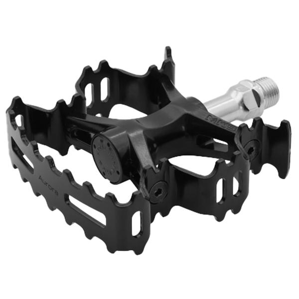 ■商品情報・複数のプレス曲げで成形された、波打つようなフォルムのアルミ合金製プレートを採用。その独特な見た目からAuroraと名付けました。・W92×L95mmの幅広い踏面を確保しつつ、MKSの同サイズのペダルと比較して最も軽い。・ユニーク...