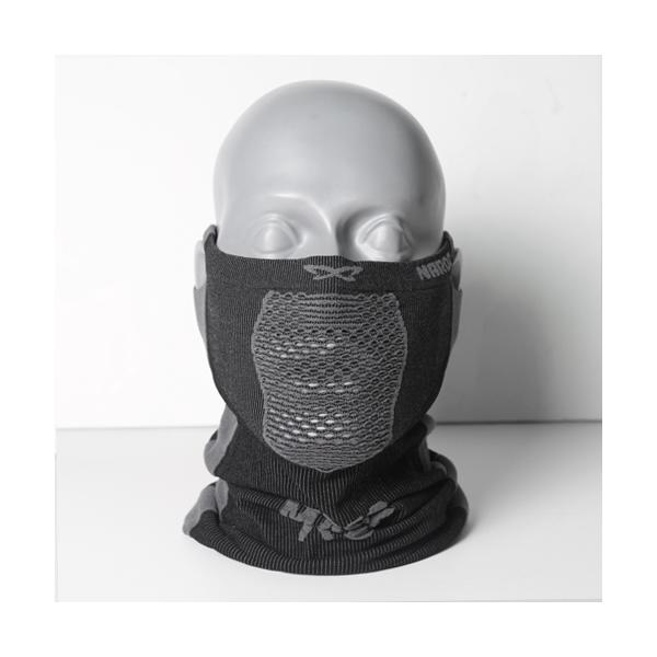 防塵・防寒・UVカット機能が備わったスポーツマスクです。首元までの長さがあるので、ネックウォーマーとしてもご使用いただけます。前面の目の粗いフィルターと、後面の目の細かいフィルターをリバーシブルでご使用いただけます。目の細かいフィルターは、...