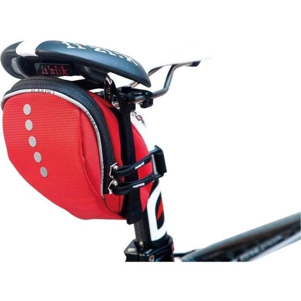 ■商品紹介安心サイズ。WOチューブ2本他、小物を入れてもサドル下にスッキリと収まります。■商品情報・素材:NL420D/PVC・重量:90g・容量:0.7L・サイズ:80×175×85(mm)※商品画像はイメージです。商品に車体、サドルバッ...