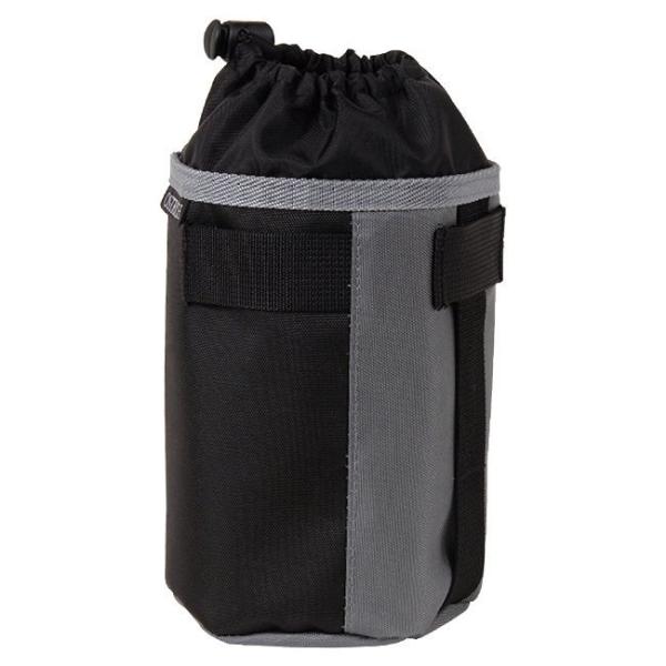 ■商品紹介小さめのサイズでどんなバイクにも使いやすいバッグペットボトル、モバイルバッテリー、補給食などの収納に。ハンドル、ステム、ヘッドチューブの３点で固定。左右両方に取り付け可能です。■商品情報・容量：1.1L・重量：90g・サイズ：直径...