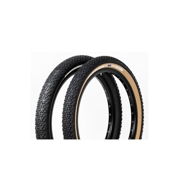 ・特徴的なデザインのセンタートレッドは低い転がり抵抗を生み出し、よりアグレッシブに配置したサイドノブが高いグリップと走破性を実現。・小径車特有の機敏なハンドリングや加速性、反応性を荒れた路面でも発揮し小径車アドベンチャーを叶えるタイヤです。...