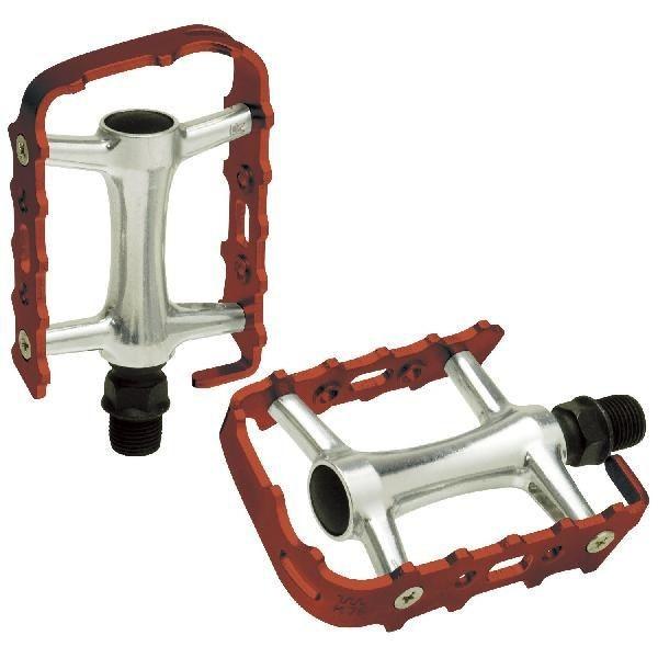 ■シンプルなフォルムのアルミペダル。ケージ部分を美しいアルマイトカラーでおしゃれな仕上げ■アルミ ボディ&amp;ケージ■ボール ベアリング■クロモリ 9/16アクスル■リフレクター付■L96 x W68 x H25mm■239g/ペア