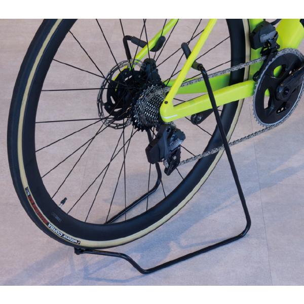 ■商品紹介・重量のある e バイクにも使用可能なストレージスタンド。・フックにシートステーをかけた状態でスタンド後部を踏み込むことで、てこの原理を利用して少ない力で車体を持ち上げることができます■商品情報・素材：スチール・最大荷重:30kg...