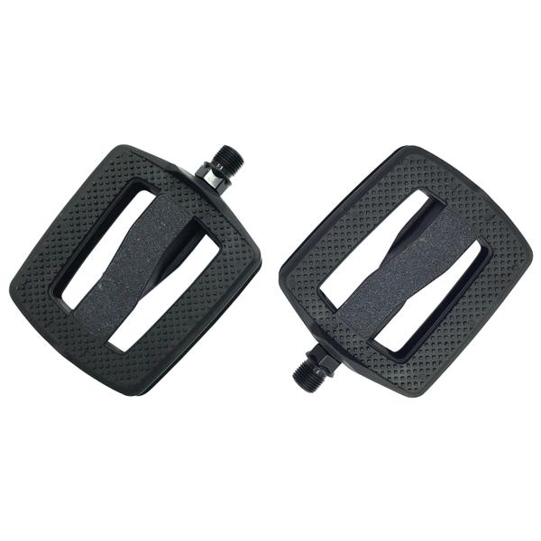 ■商品情報・ペダル中央にヤスリ状の踏み面を配しているので、皮底のシューズでも傷を付けにくいのが特徴です。・ペダル軸：高精度ブッシュ。ペダル前後にリフレクター付き・踏み面：11.1cmｘ8.9cm・厚み2.5cm・重量：275g※商品画像はイ...