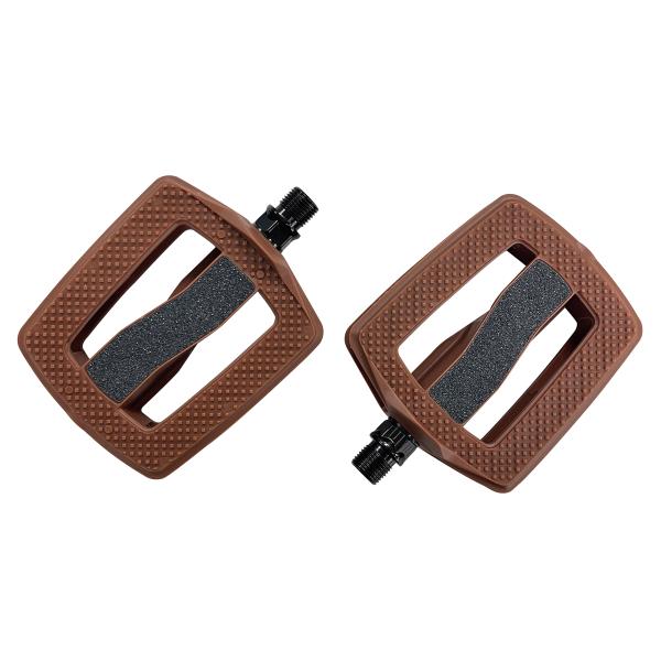 ■商品情報・ペダル中央にヤスリ状の踏み面を配しているので、皮底のシューズでも傷を付けにくいのが特徴です。・ペダル軸：高精度ブッシュ。ペダル前後にリフレクター付き・踏み面：11.1cmｘ8.9cm・厚み2.5cm・重量：275g※商品画像はイ...