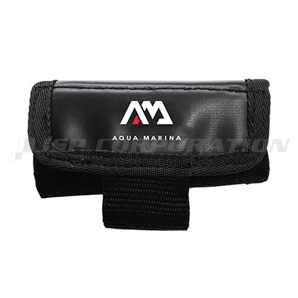 ■素材：ネオプレン3mm■サイズ：15×10cm●ネオプレンの柔らかい生地でできたパドルホルダーはオンボードでの作業に最適。●ベルクロストラップ付きで、SUPのDリング等に引っ掛けて使用できるため、休憩やヨガを行う間もパドルを固定しておけます。